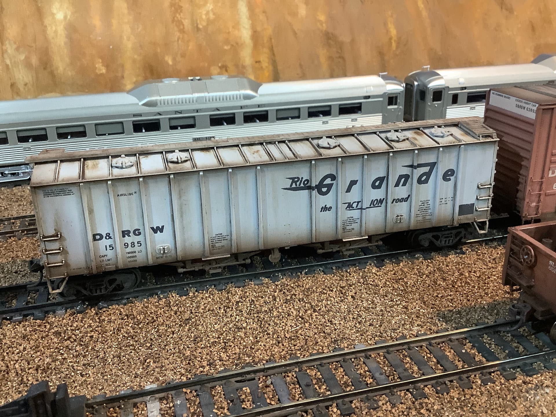 Started weathering cars again - RailRoad Modeling - KitMaker Network